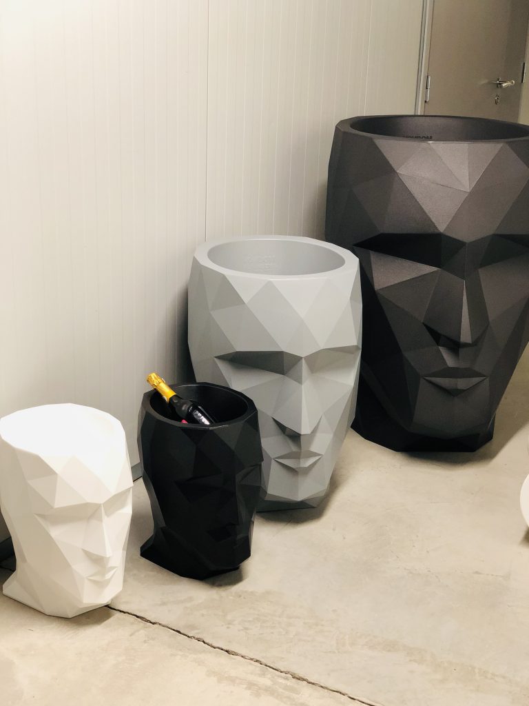 Jäänõu "Ilus poiss" H42cm, must - Different peomööbli rent