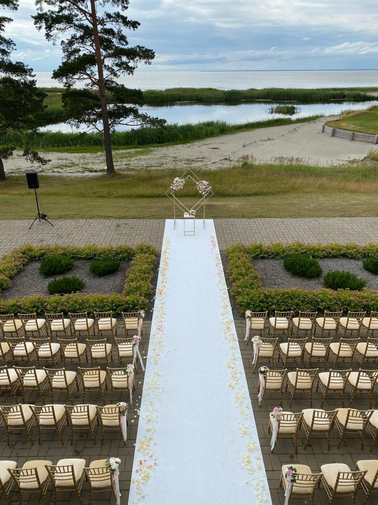 Tseremoonia taust kandiline, valge/roosa kuld - Different peomööbli rent